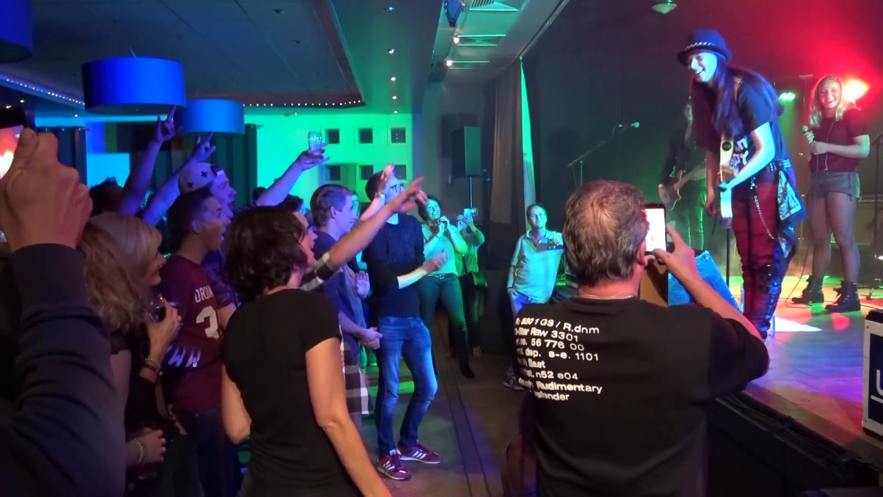 Slashley - Solo & Whole Lotta Rosie - YouTube