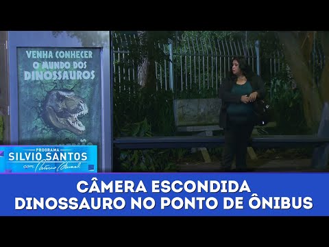 Dinossauro no Ponto de Ônibus - Dinossaur at the Bus Stop | Câmeras Escondidas (18/06/23)