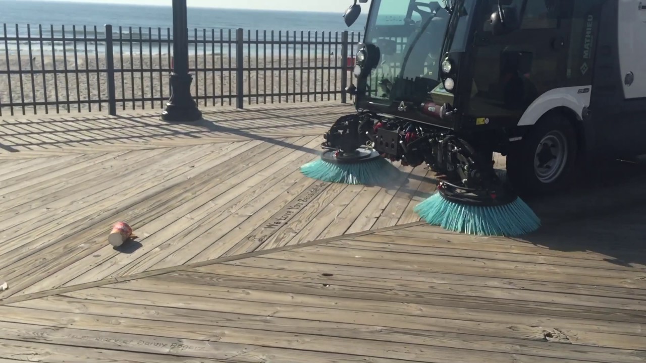 Mathieu MC210 Boardwalk French Fry Cleanup - YouTube