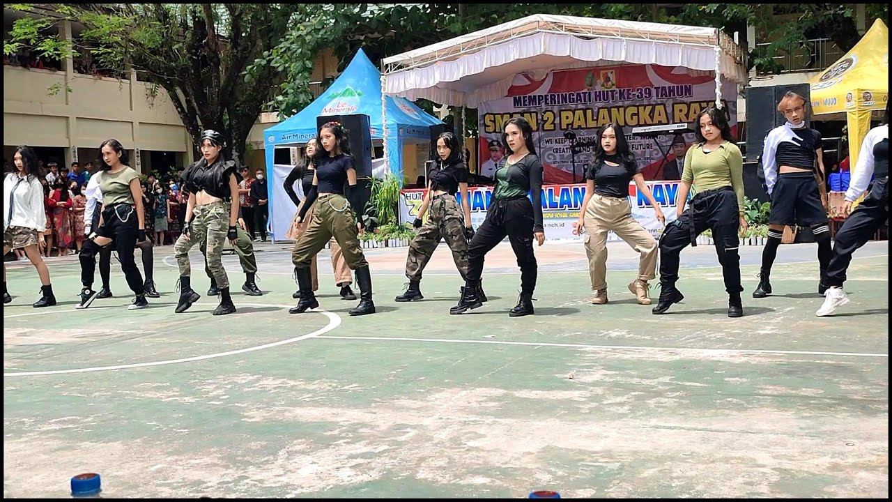 Penampilan Smada Modern Dance Crew (SMDC) SMAN 2 PalangkaRAYA - YouTube