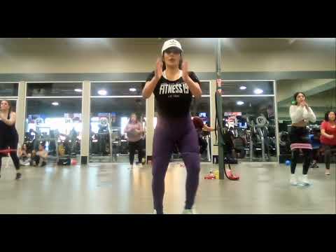 Zumba with booty band CUMBIA SONIDERA and FULANITO 🍇