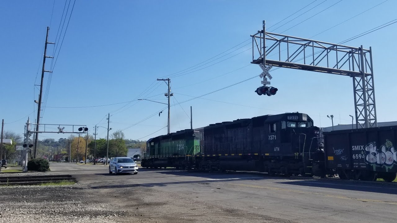 NS and ATN Z389! at 32nd Street Railroad Crossing, Birmingham, AL - YouTube