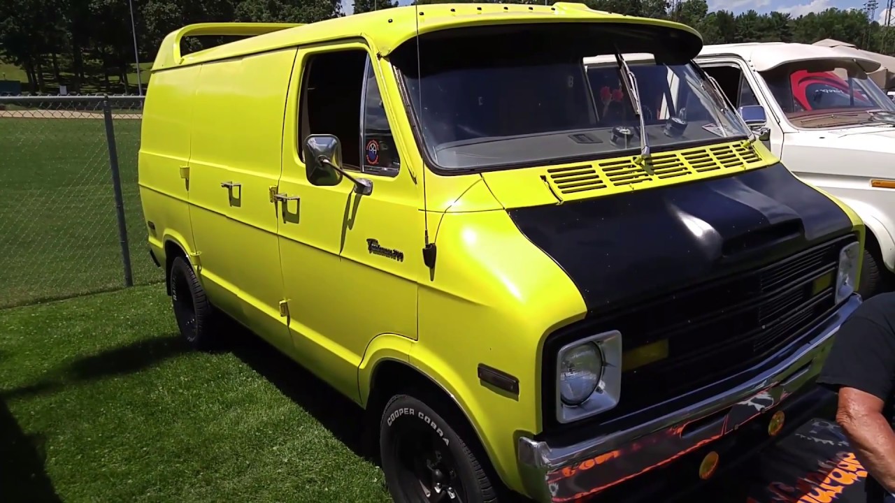1975 Dodge Tradesman 200 - YouTube