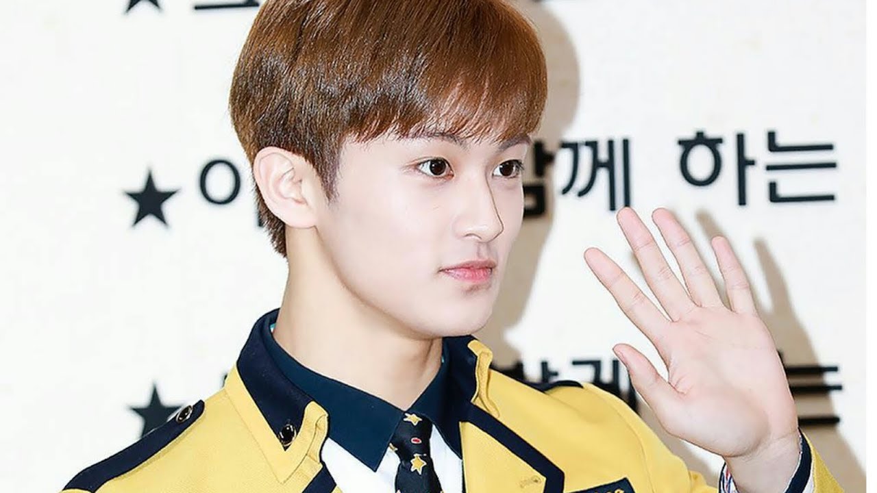 180208 NCT 엔시티 Mark Lee 마크이 Graduation Ceremony at Sopa - YouTube