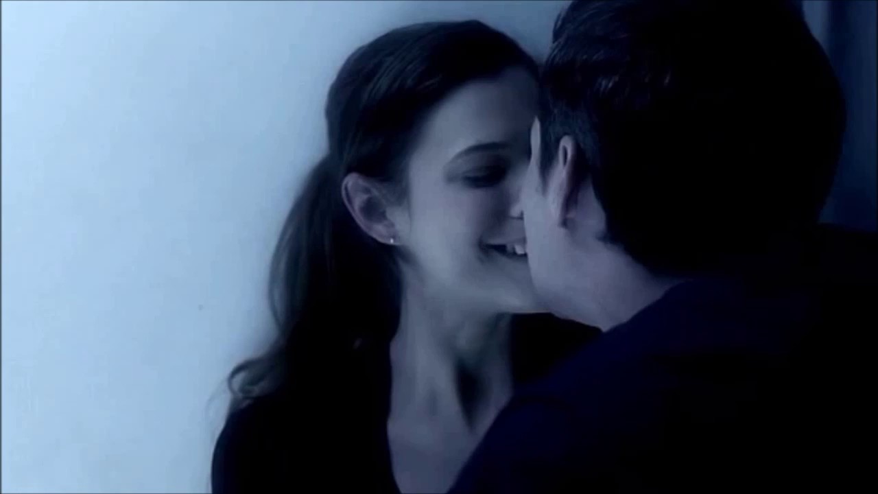 Raimy Sullivan kissing | Frequency - YouTube
