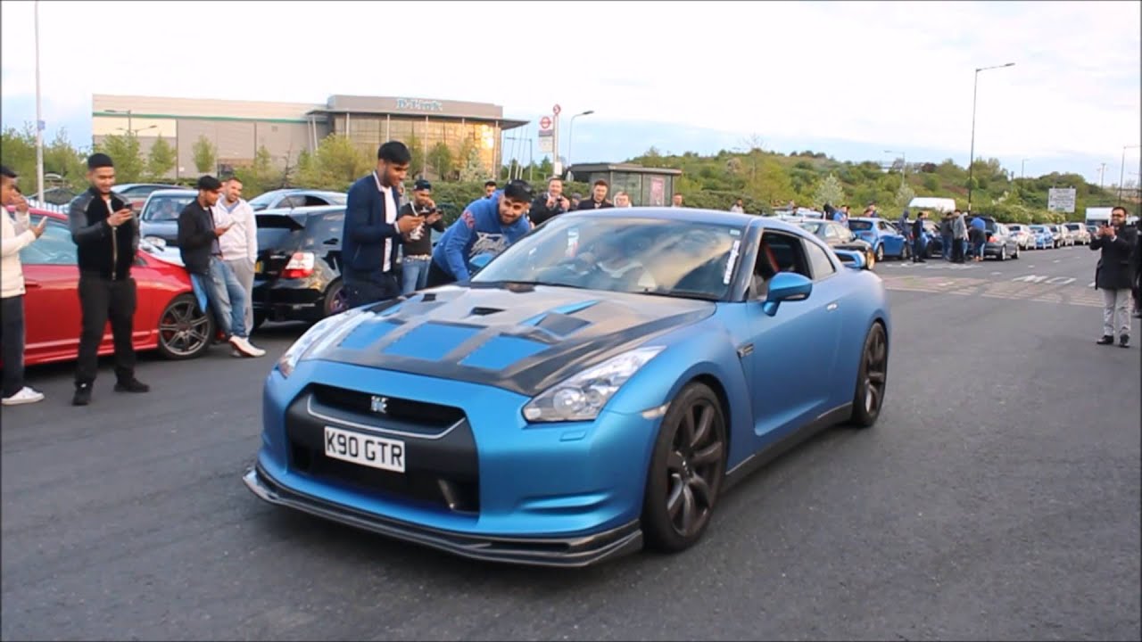 Nissan GTR CRAZY LAUNCH CONTROL IN THE STREETS X2 - YouTube