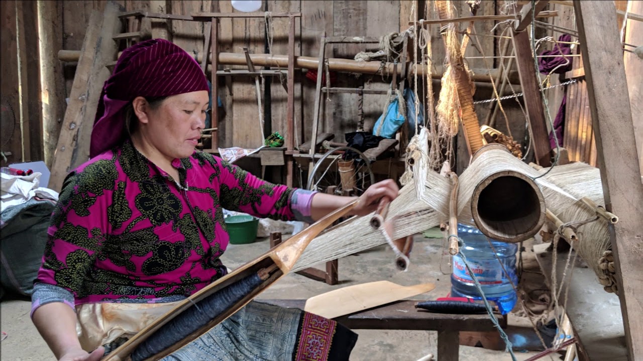 H’Mong Traditional Hemp Weaving Process - YouTube
