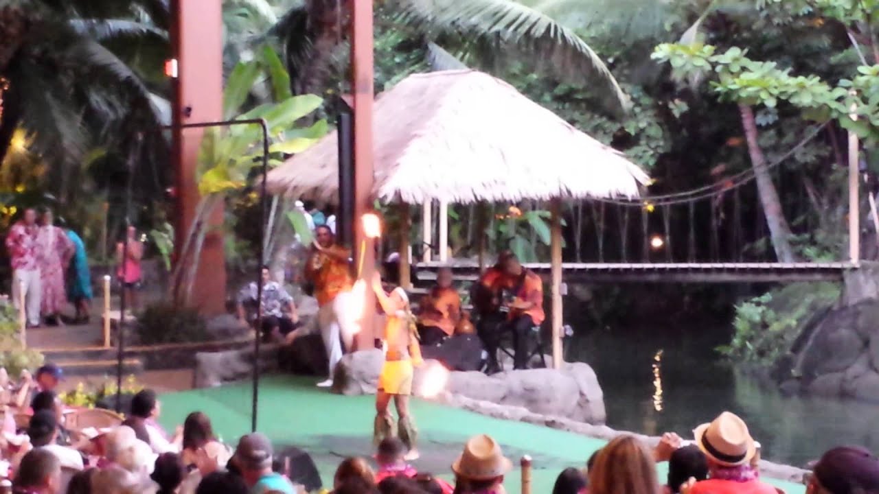 Samoan Fire knife dance 2 by Vincent Galea'i - YouTube