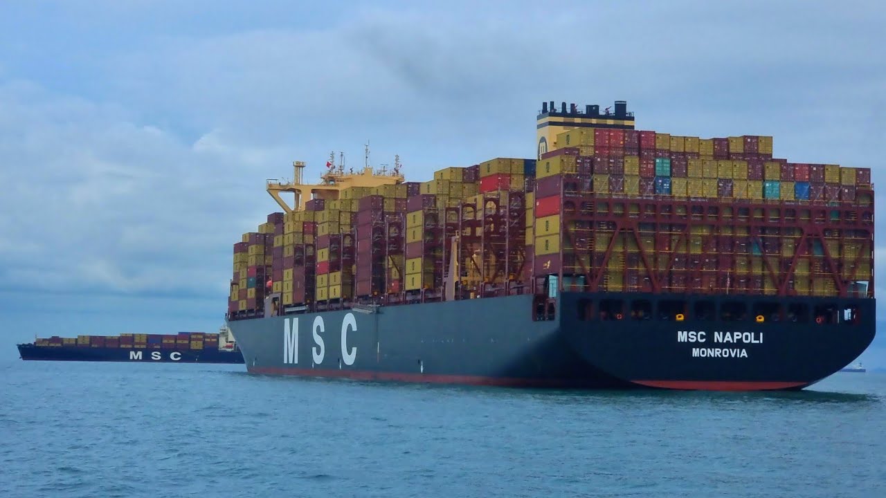 THE HUGE CONTAINER VESSEL MSC NAPOLI - YouTube