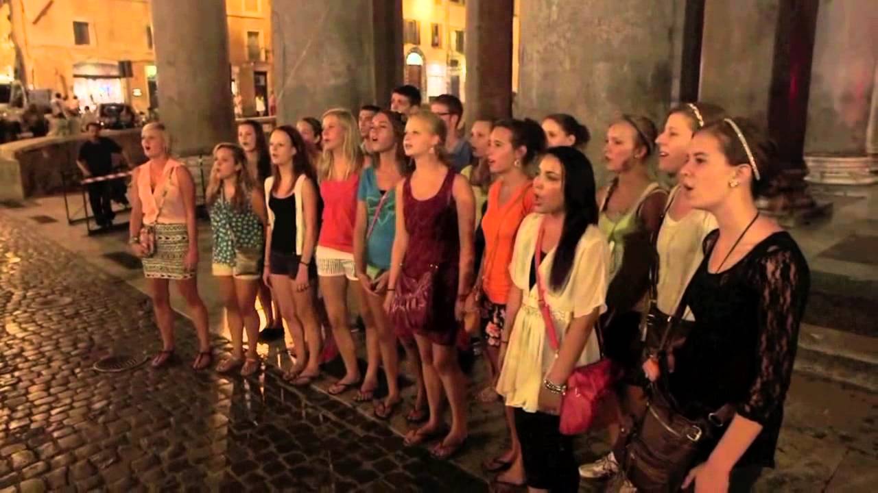 Singing at the Pantheon in Rome - YouTube