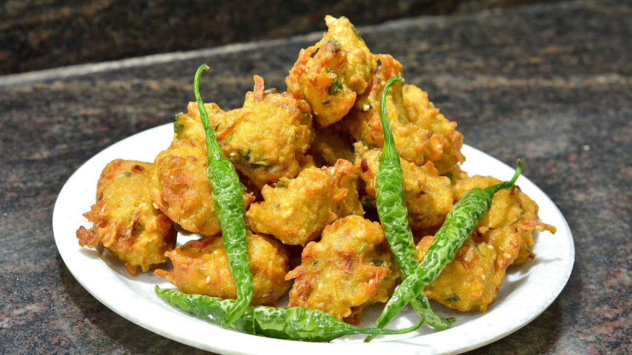 नवीन प्रकारची मिक्स डाळ बटाट्याची भजी आतुन मऊ बाहेरून कुरकुरीत | Batata ...