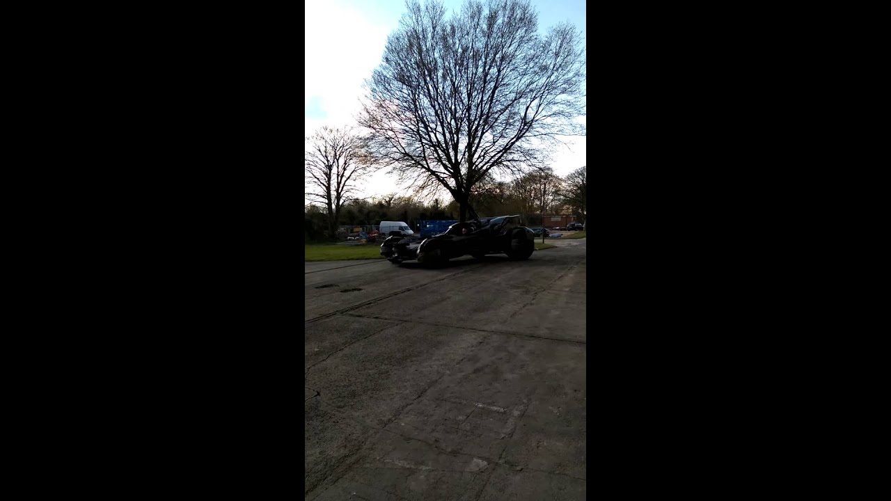 batman vs superman dawn of justice batmobile Jeep Renegade Day UK - YouTube