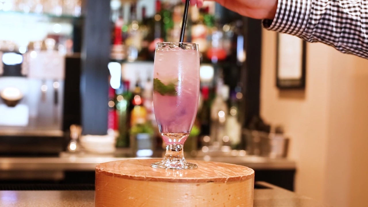 The amazing colour-changing mojito - YouTube