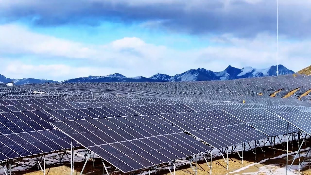 World's highest solar power project put into use in China's Xizang ...