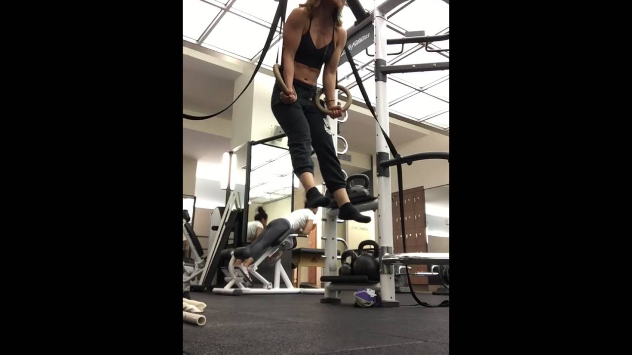 Straddle L sit on rings - YouTube