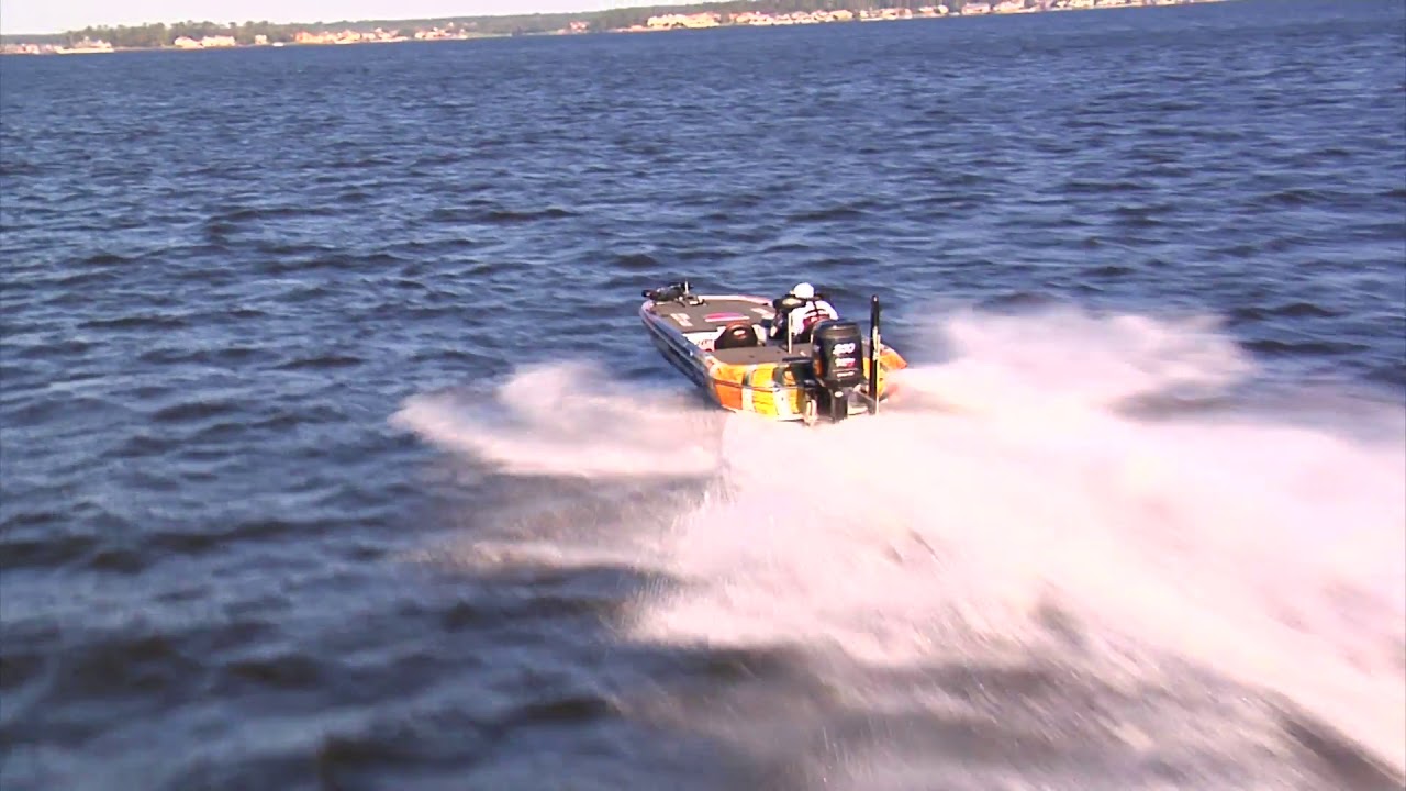 aerial shot of speed boat from behind - YouTube