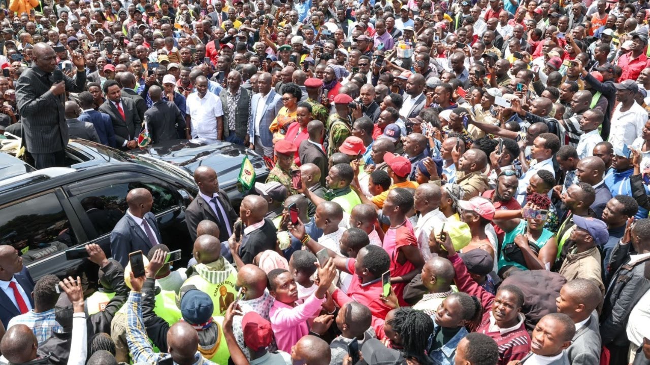 LIVE!! PRESIDENT RUTO ROARING IN ISIOLO TOWN AS AZIMIO DEMOS CONTINUE ...