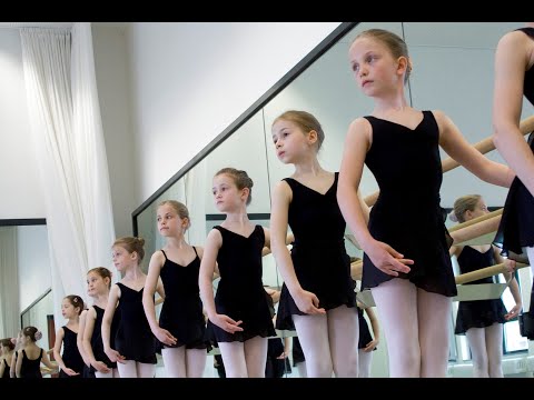 À la barre – Ballettübungen an der Stange