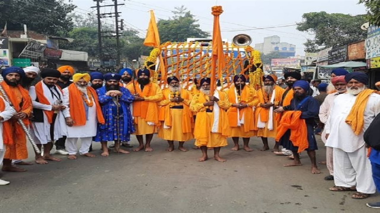 Batala: सुल्तानपुर लोधी रवाना हुआ नगर कीर्तन - YouTube