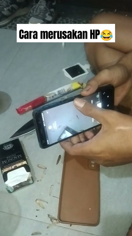 pas cari lagu eh hp malah heng 😂#shorts #hp #servicehandphone #shortsfeed - YouTube