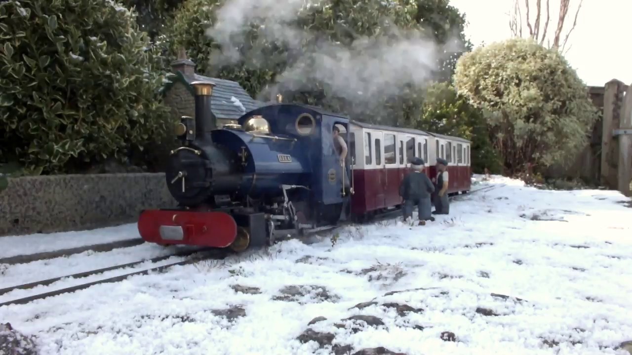 Roundhouse Katie in the Snow - Live Steam 16mm Garden Railways - YouTube