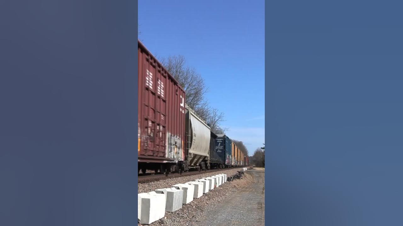 Norfolk Southern AC44C6M Leading NS 4014 and 8118 #railroad #norfolksouthern #film - YouTube