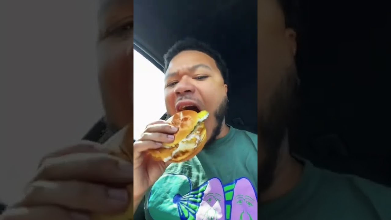 Wingstop new chicken sandwich - YouTube