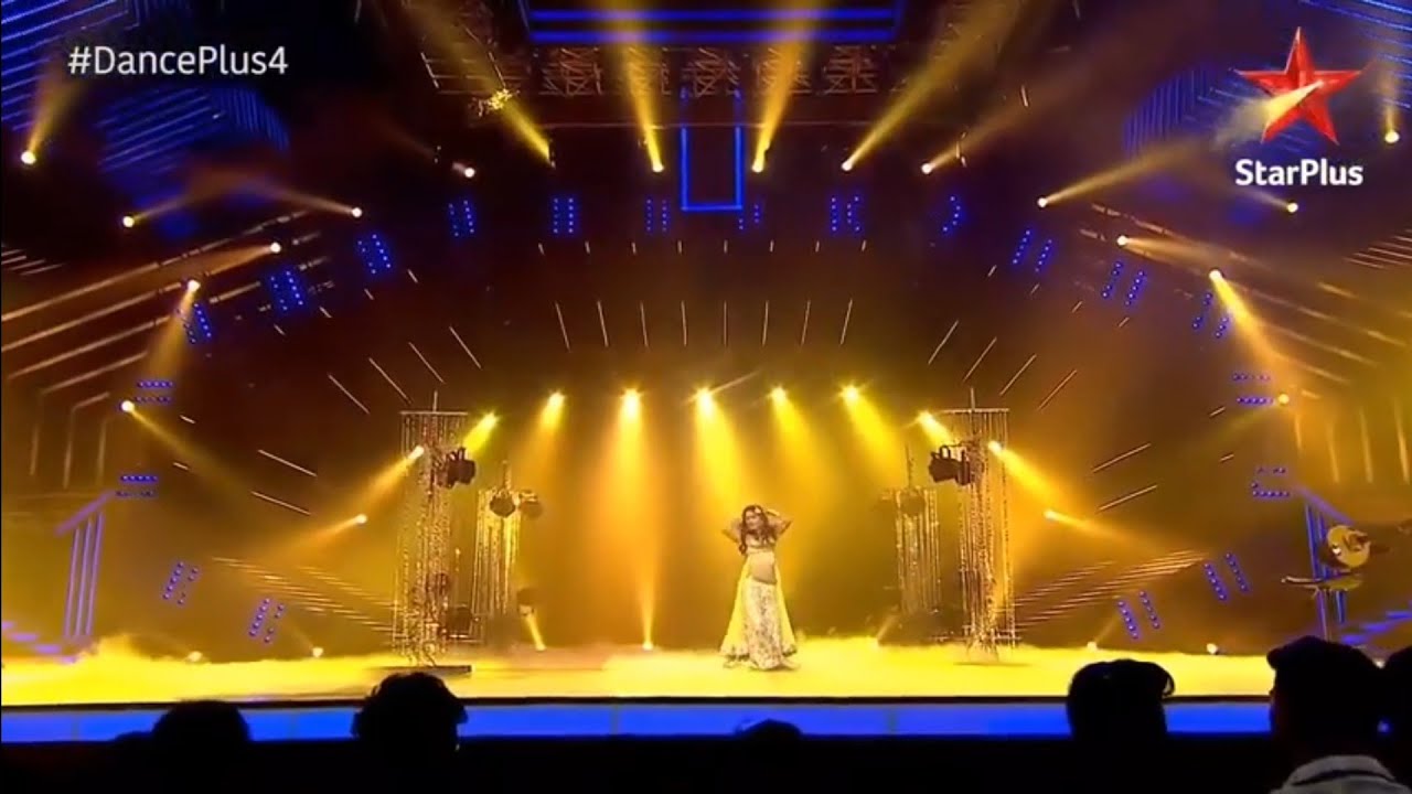 Vertika Jha Dance and All super Dancers Dance performance - YouTube