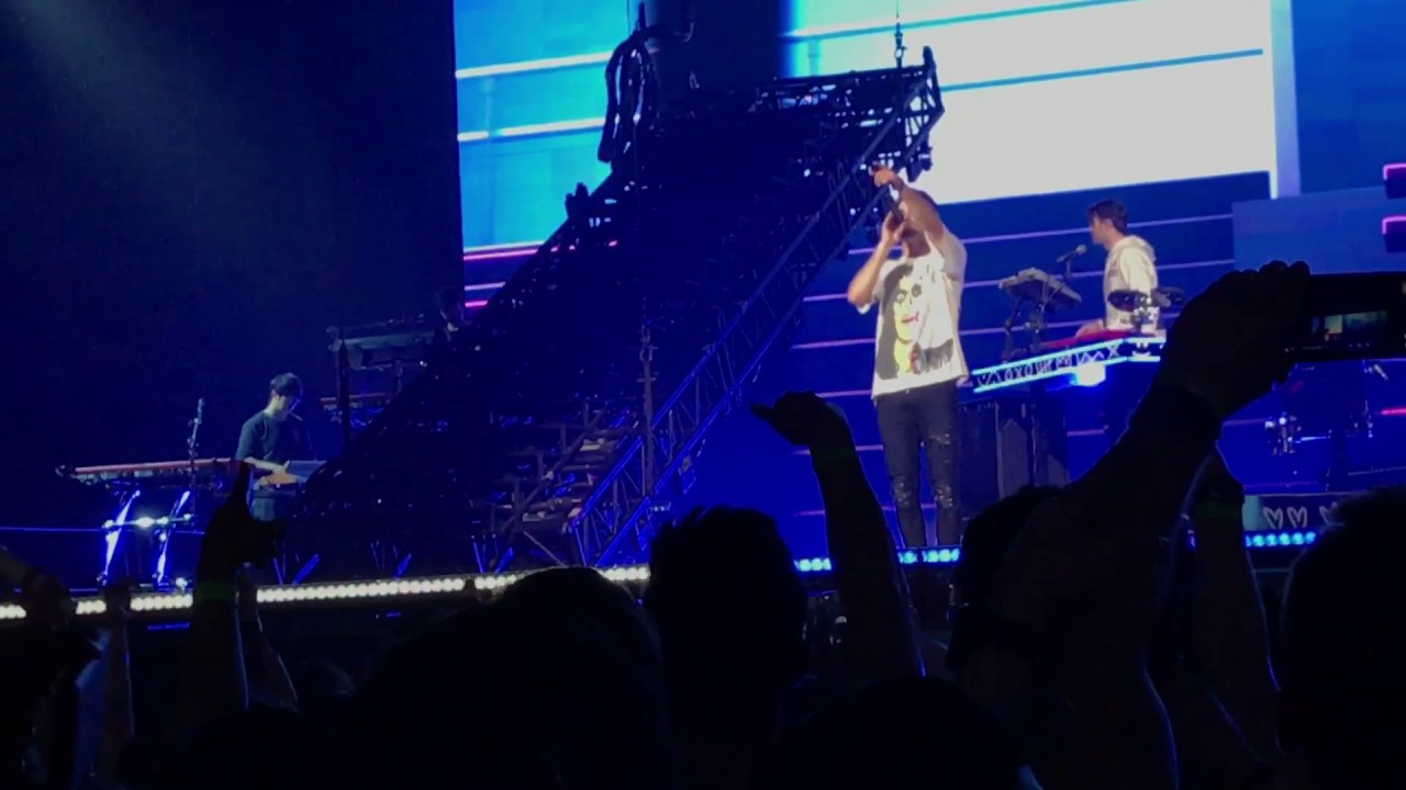 The Chainsmokers Live Memories Tour Toronto: Young - YouTube
