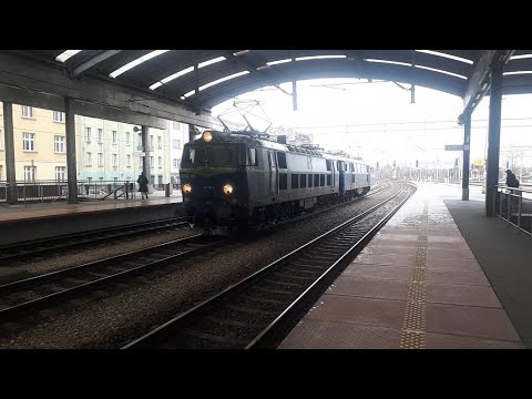 Lokomotywy ET22-1110 + ET22-1154 manewrują w Katowicach - YouTube