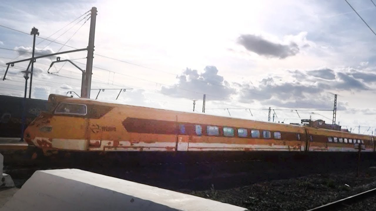 Tren de Renfe Serie 443 Platanito en Castejon 2014 - YouTube