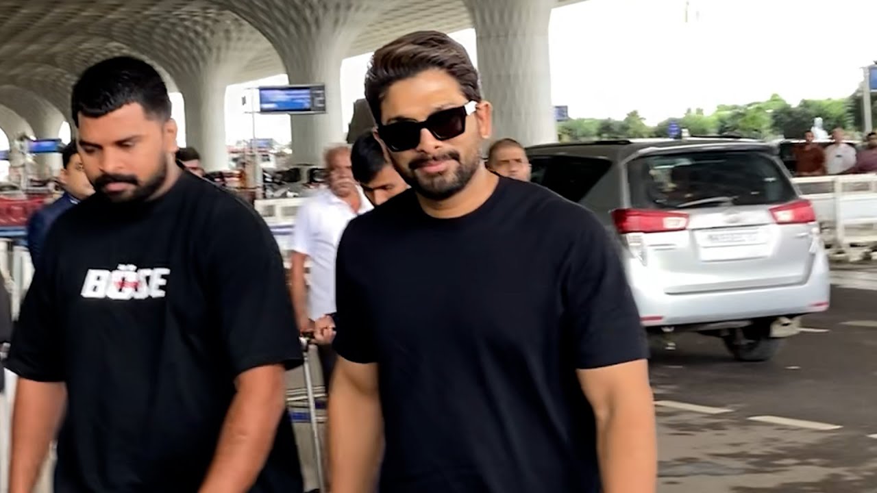 Icon Star Allu Arjun Spotted @ Mumbai Airport | #AA22 | Manastars - YouTube