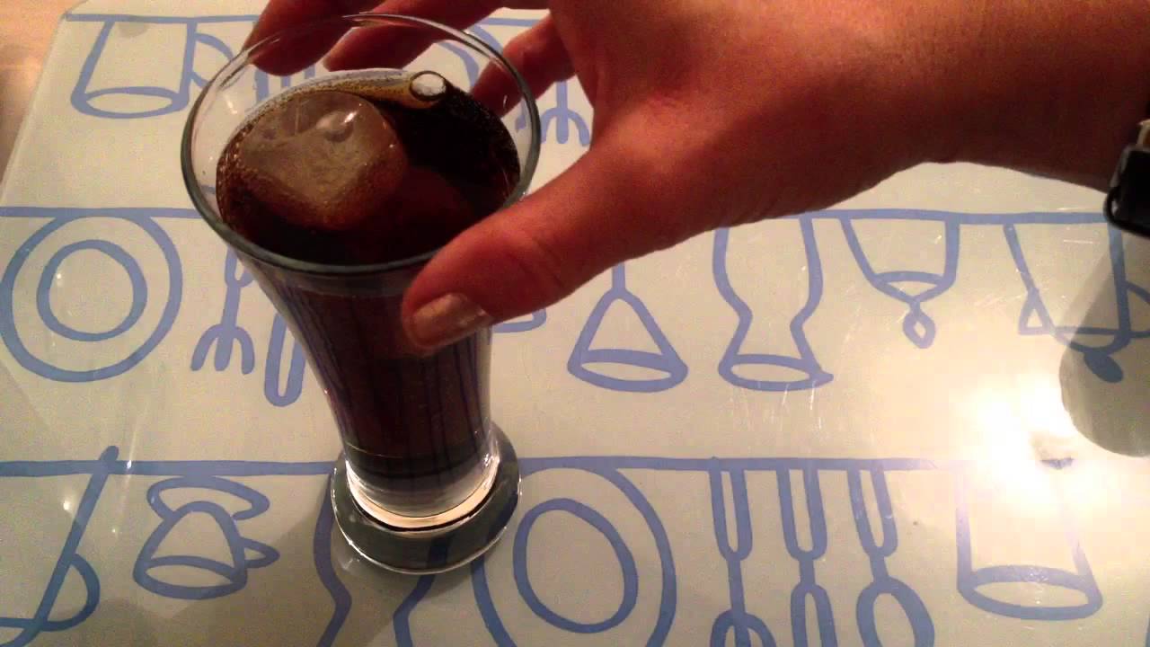 Faire un cocktail Gap Vodka - Recette cocktail Vodka Violette Coca ...