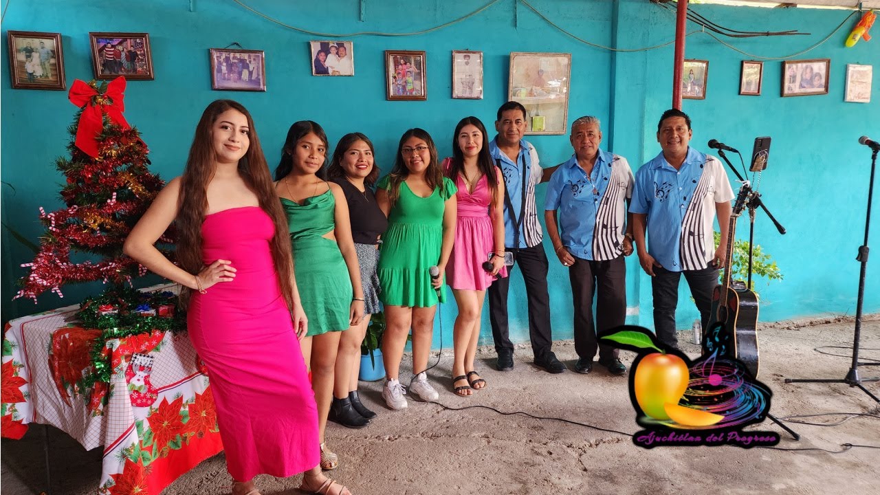 Feliz Navidad con Las sureñitas y trio los compadres en ajuchitlan del ...
