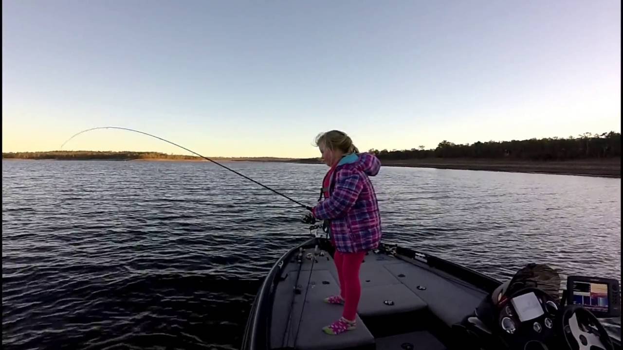 Boondooma dam bassin - YouTube