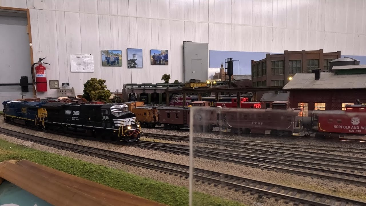 Realistic Model Railroad Layout! Modern CSX & NS Freight Train And ...