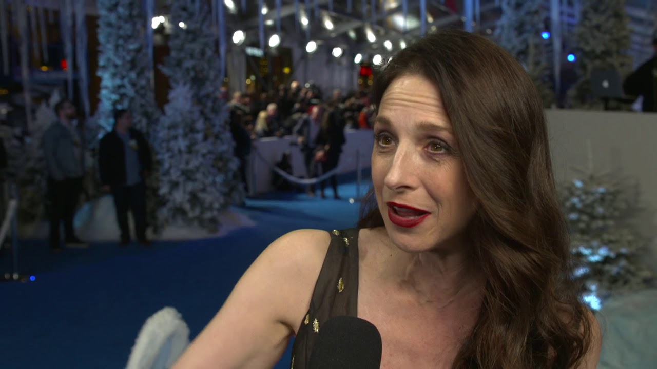 Marin Hinkle's Instagram, Twitter & Facebook on IDCrawl