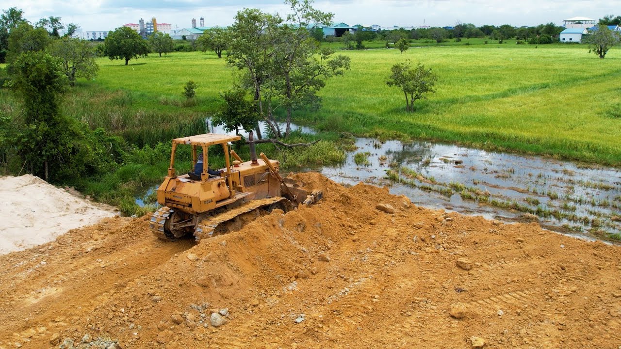 Continue Mission Spreading Land Into The Rice Field Dozer Komatsu D53A ...