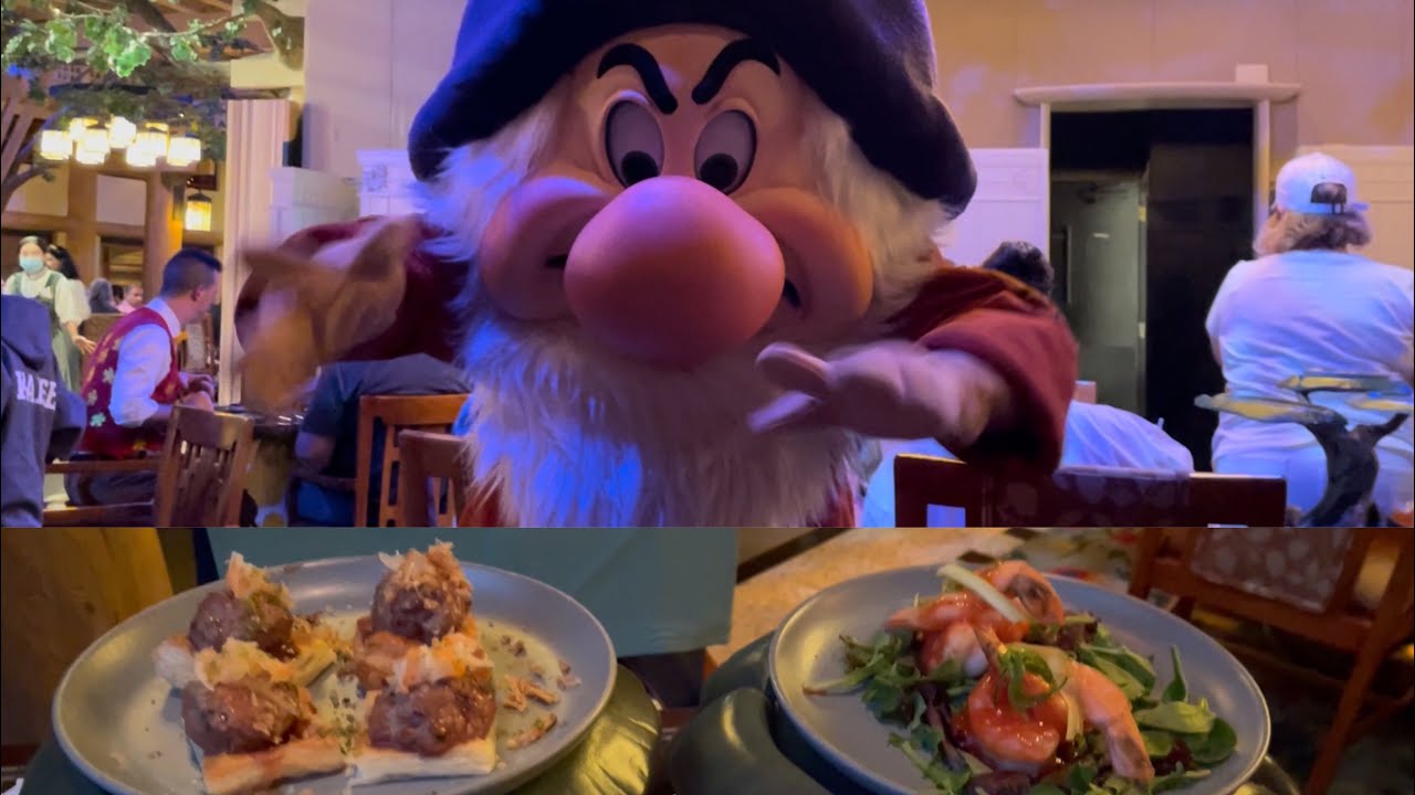 Orlando, Disney World. RESTAURANT “STORYBOOK DINNING WITH SNOW WHITE ...