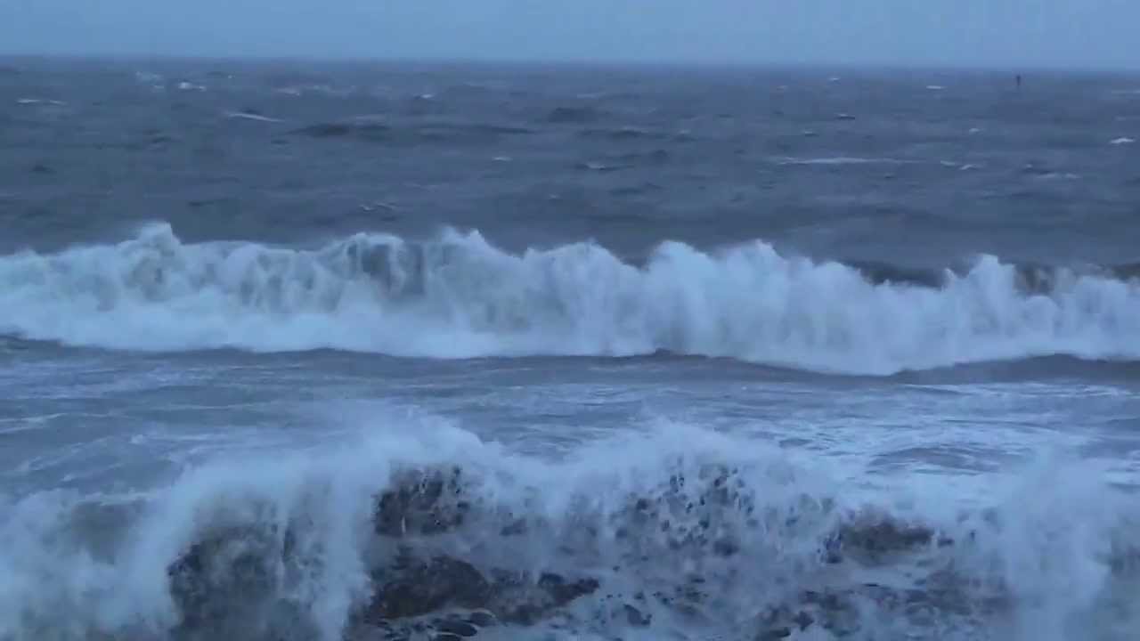 Storm force winds in Swansea Bay - YouTube