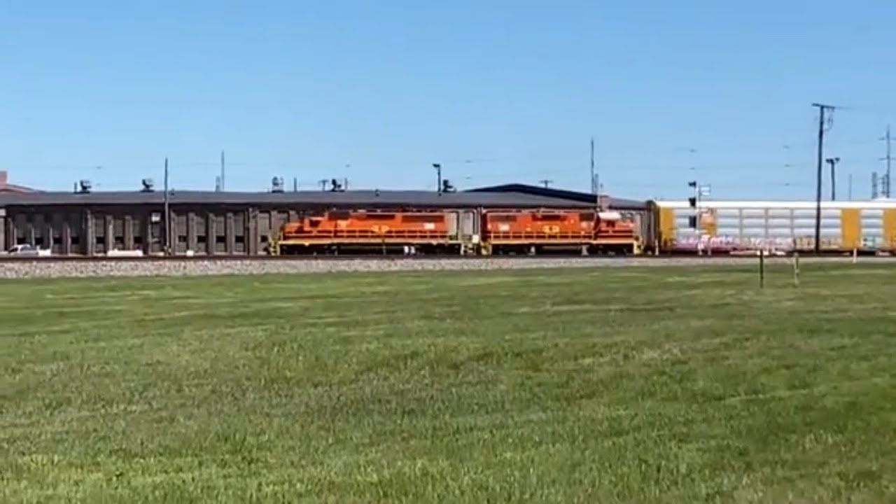 CF&E autorack train at IHB Gibson with a CF&E sd40-2 leading and a GP40-2 second 2021 - YouTube