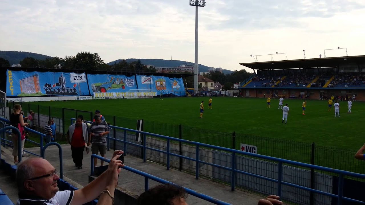 FC Fastav Zlín - 1 FC Slovácko - fanoušci hostů - YouTube