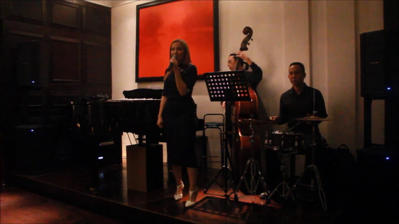 Kristen Rossi sings Rainbow connection at Sofitel Metropole - YouTube