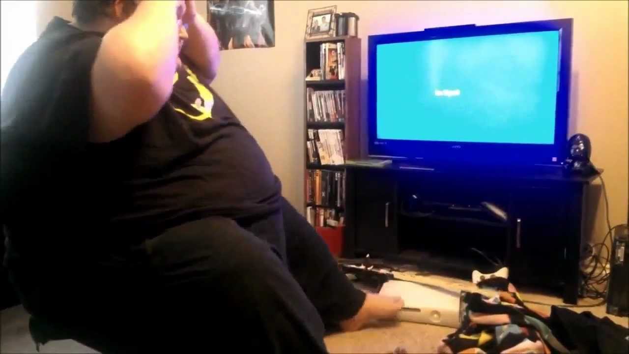 ANGRY FAT GUY XBOX RAGE! - YouTube