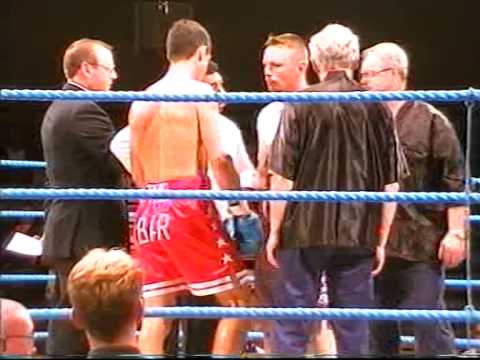 Llandovery Boxer Robert Peel vs Dave Larkin - YouTube