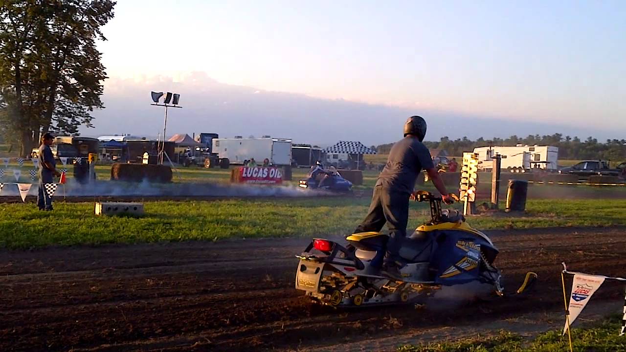 Yamaha SXr grass drags 600 stock class - race 1 - YouTube