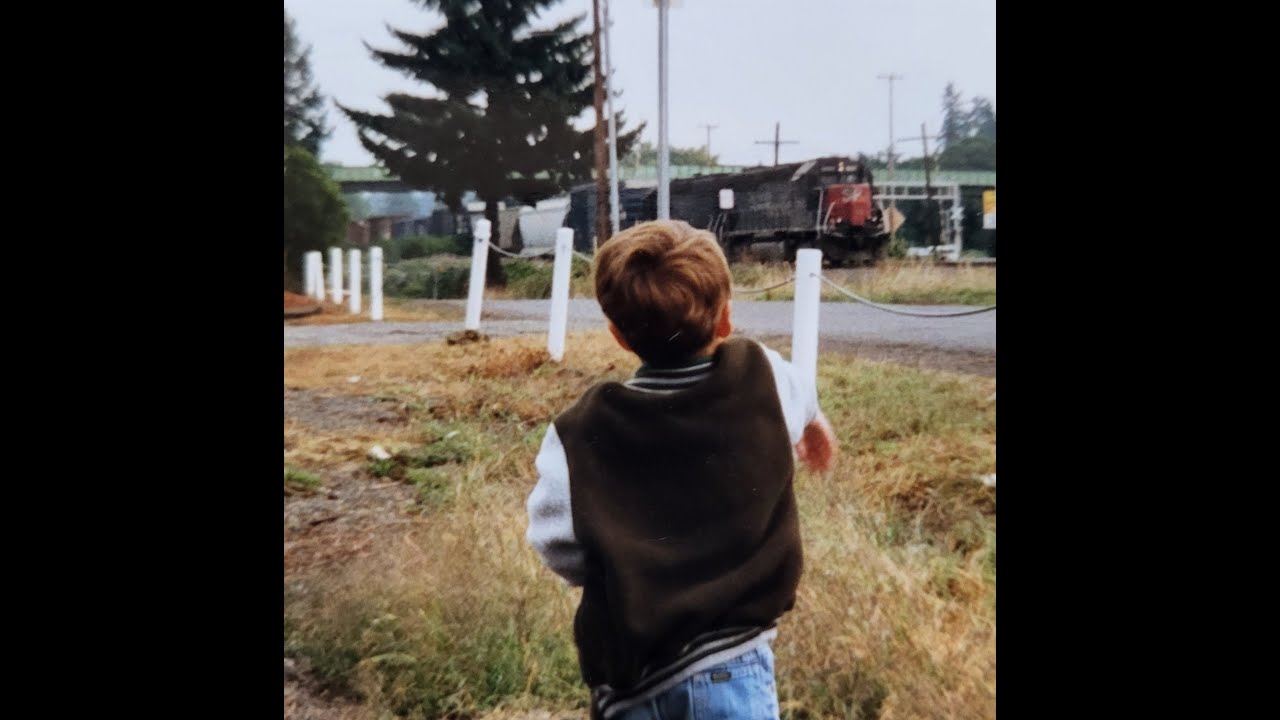 1973 Southern Pacific Pig Train w/F units, a SSW GP20 and an SD7 meets ...