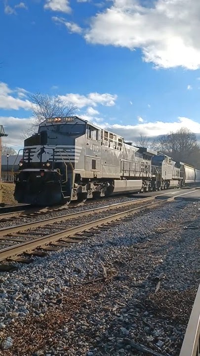 Rebuilt EMD GP33ECO Super LOUD Horn/Bells "Creepin by" Norfolk Southern #4710 - #154 @rider22 ...