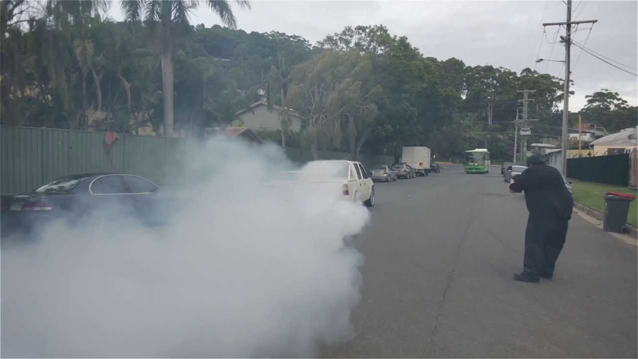 Holden Rodeo V8 Burnout - YouTube