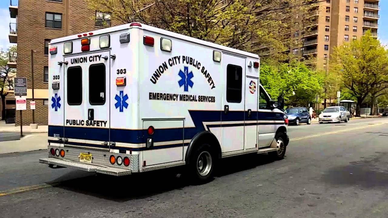 Union City EMS Ambulance 303 Responding On Park Ave & 49th St In ...